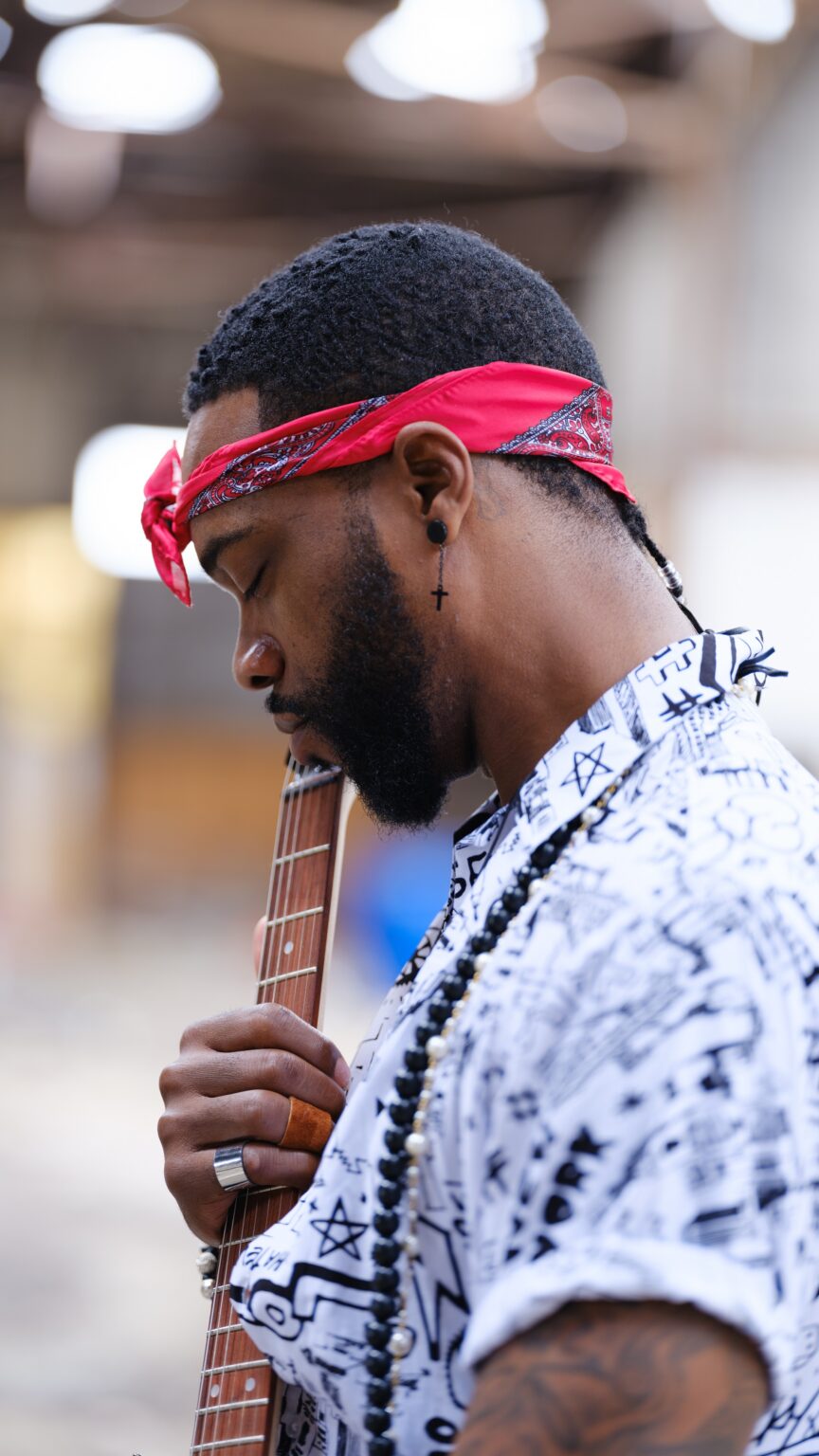 Stringz EMB “Save Me” | NeuFutur Magazine